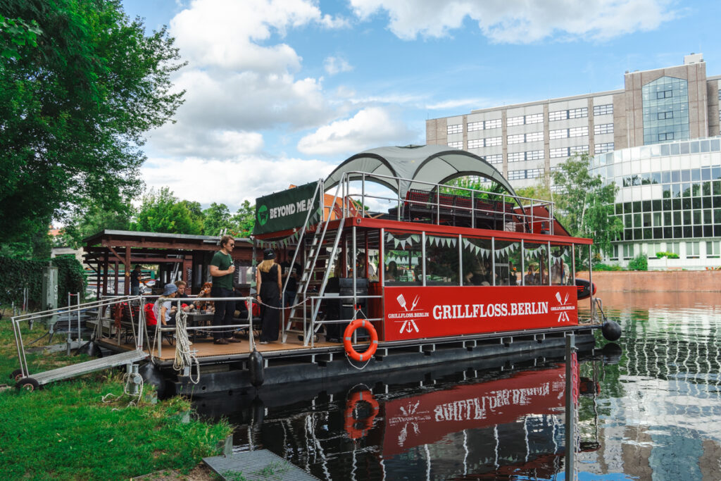 Grillboot Berlin mieten für 30 Pers. 🌊 Auf den Wellen Berlins