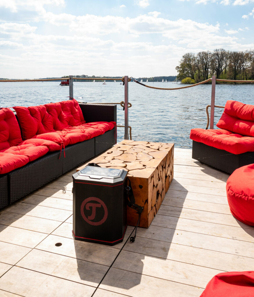 Grillfloß mieten Berlin für 20 Personen 🌊 Berlin neu erleben